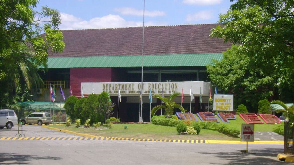 DepEd distributes modules days before class opening